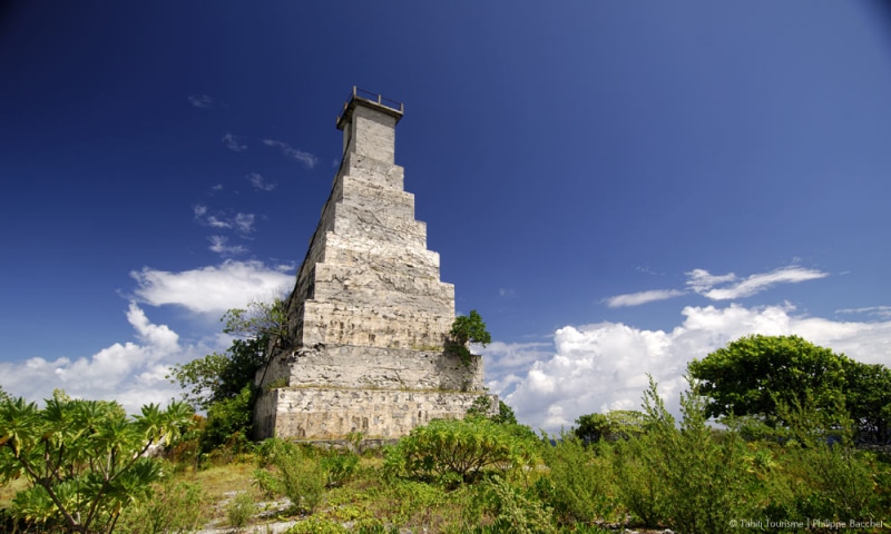 The Topaka Lighthouse, Fakarava | Explorow.com